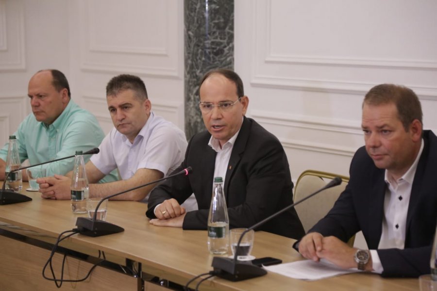 Flet më në fund Nishani: Berisha, model i ndersh - Syri | Lajmi i fundit