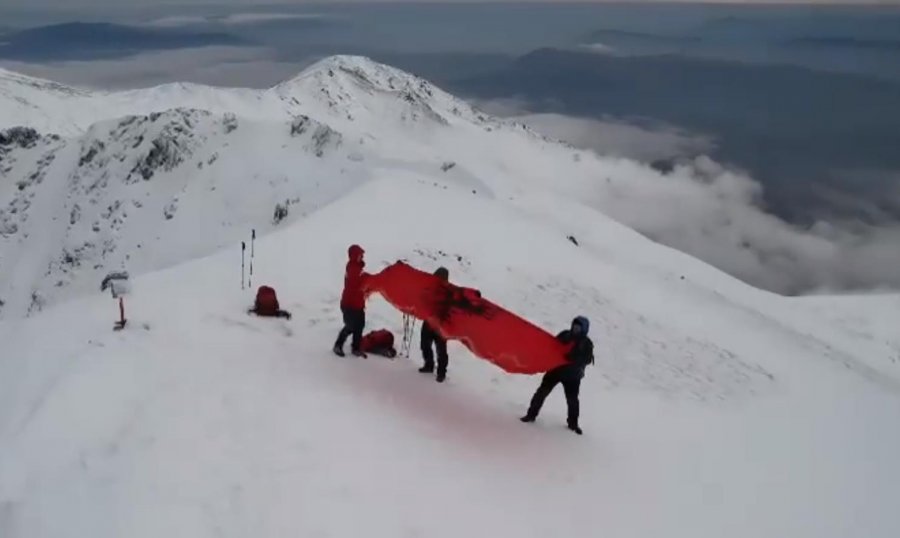 VIDEO/ Alpinistët valëvisin flamurin e Shqipëri - Syri | Lajmi i fundit