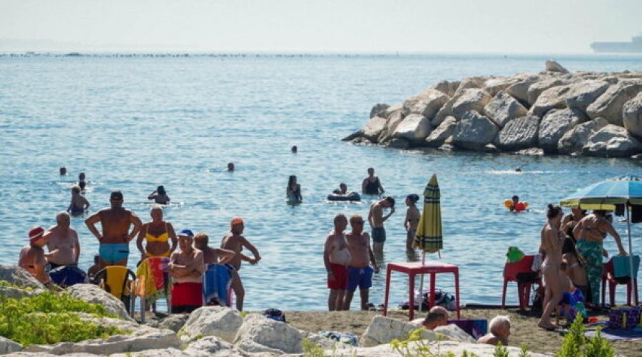 Deti Mesdhe thyen rekord, arrin temperaturën më - Syri | Lajmi i fundit