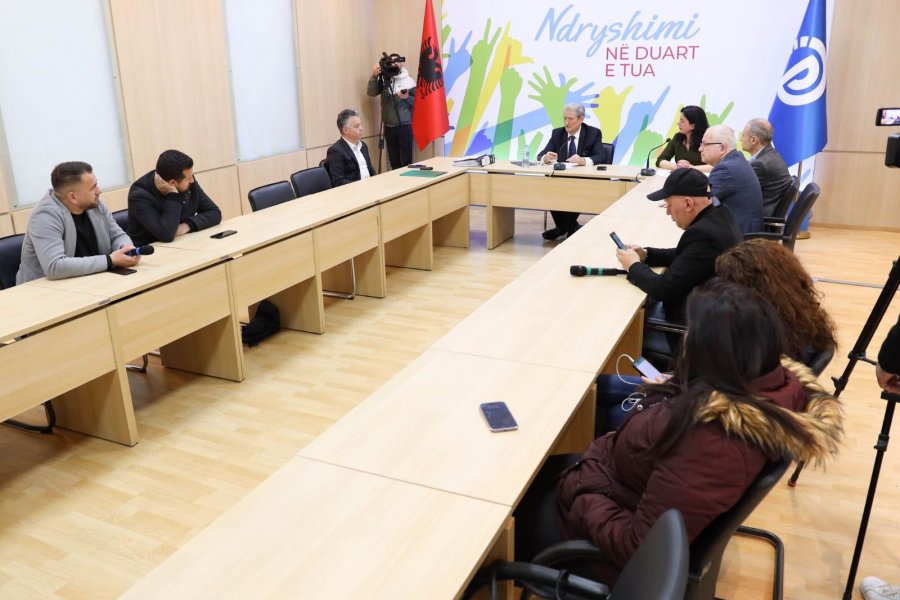 'Rama e shpëtoi Bashën nga 6 vite burg dhe e shn - Syri | Lajmi i fundit