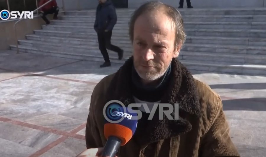 SYRI TV/ Besimtarët e krishterë përcjellin mesa - Syri | Lajmi i fundit