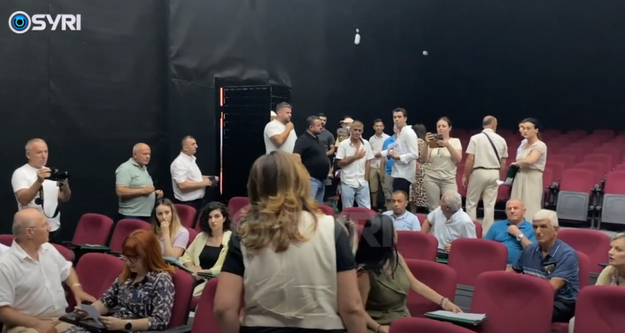SYRI TV/ Rritet uji në Elbasan, qytetarët në pr - Syri | Lajmi i fundit