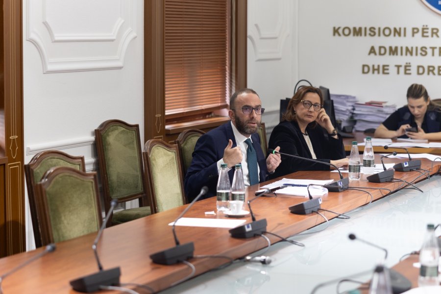 Gazment Bardhi: Bashkëshorti i Ermonela Felajt, i - Syri | Lajmi i fundit