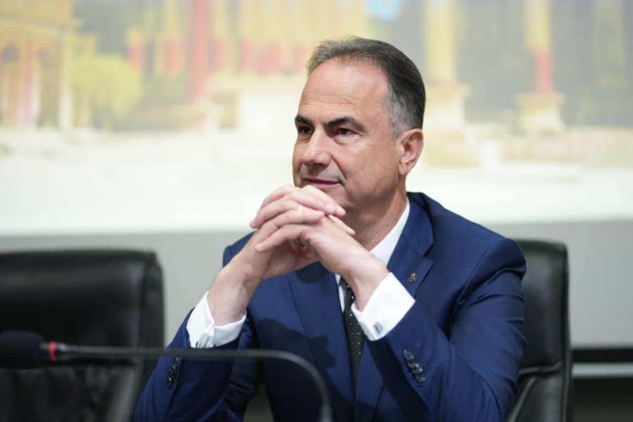 Drejtoreshës së Veliajt i sekuestrohet telefoni/ - Syri | Lajmi i fundit
