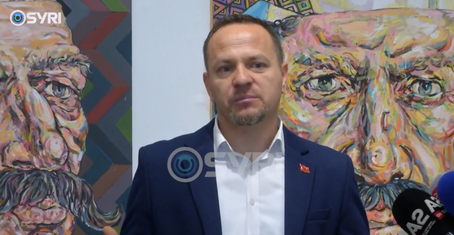 SYRI TV/ Ekspozita 'PLISI' e artistit Eduart Karaj - Syri | Lajmi i fundit