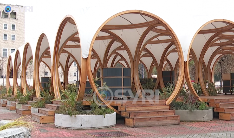 SYRI TV/ ‘Tirana Moons’ - Nga Instalacion në - Syri | Lajmi i fundit